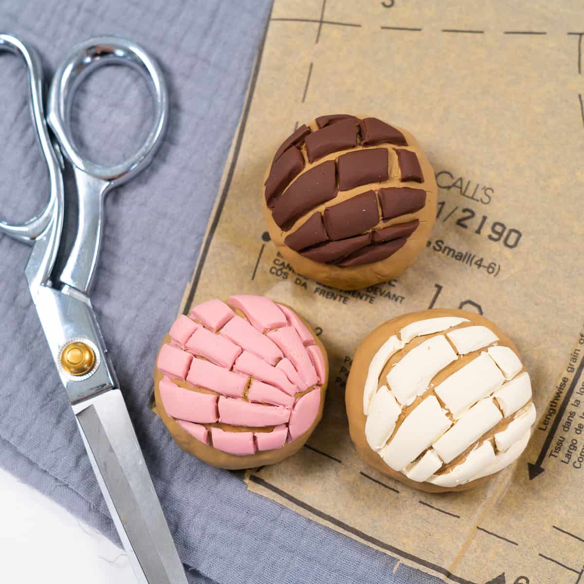 How to Make Cute Concha Pattern Weights: A Polymer Clay Tutorial